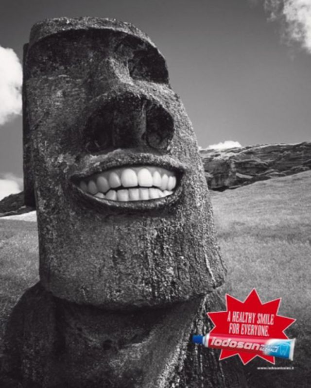 En fotos: Los moái, con Batman y en el sofá - BBC News Mundo