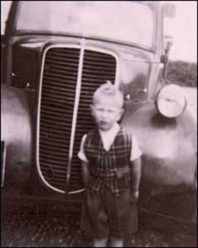 Meningite e perda de memória marcaram infância de cantor dos Sex ...