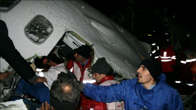 ایران میں فضائی حادثے کی تصاویر - BBC News اردو