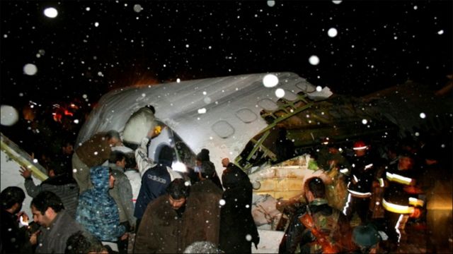 ایران میں فضائی حادثے کی تصاویر - BBC News اردو