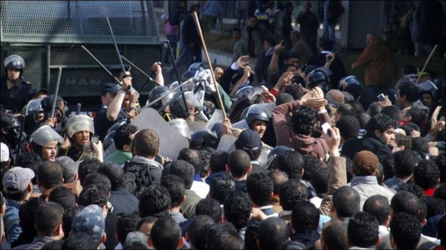 تصاویر: مصر میں مظاہرے شدید - BBC News اردو