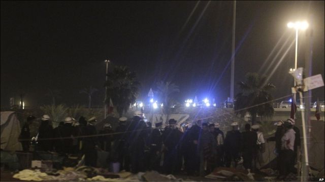 Hình ảnh cảnh sát Bahrain trấn áp biểu tình - BBC News Tiếng Việt