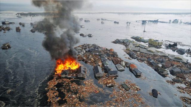 بالصور زلزال وتسونامي اليابان Bbc News عربي