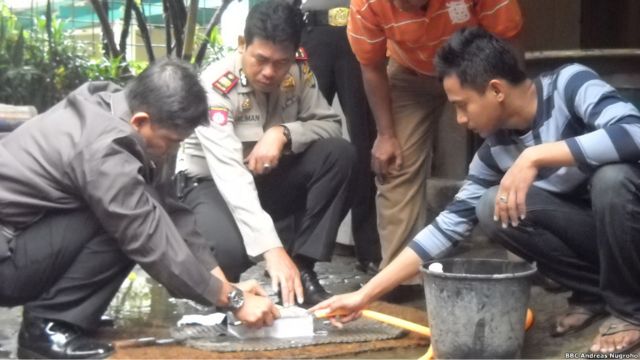 Paket bom untuk Ulil cederai tiga orang - BBC News Indonesia