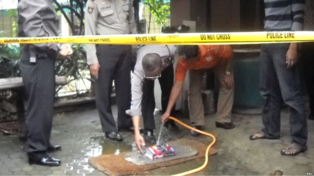 Paket bom untuk Ulil cederai tiga orang - BBC News Indonesia