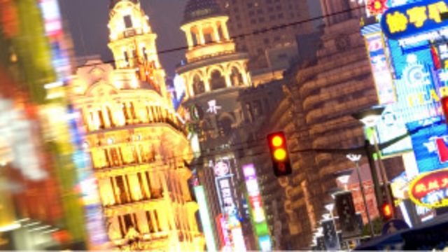 La carrera de obstáculos de los estudiantes latinos - BBC News Mundo