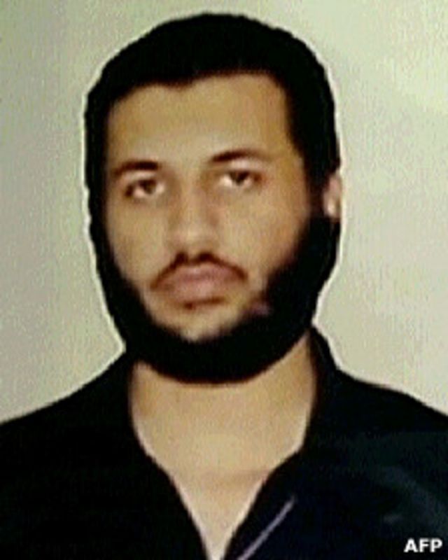 La muerte del hijo de Gadafi, ¿tiro por la culata? - BBC News Mundo