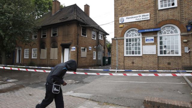 Kerusuhan meluas ke kota-kota lain di Inggris - BBC News Indonesia