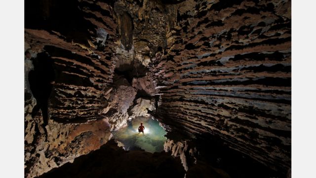 Fotógrafo registra maior caverna do mundo no Vietnã - BBC News Brasil