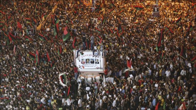 لیبا: طرابلیس پر باغیوں کا’ قبضہ‘، جشن - BBC News اردو