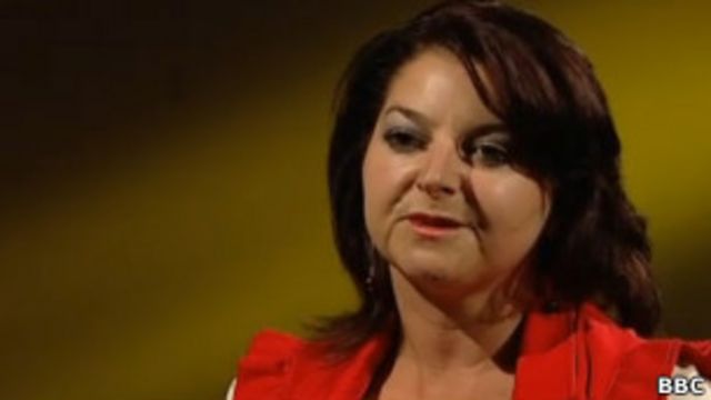 Britânica relata drama de casamento com serial killer aos 16 anos - BBC ...