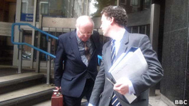 "Bị cáo hối lộ" ông Lê Đức Thúy ra tòa - BBC News Tiếng Việt