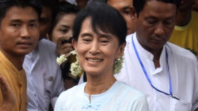 Birmanie : Ang Sang Su Chi candidate - BBC News Afrique