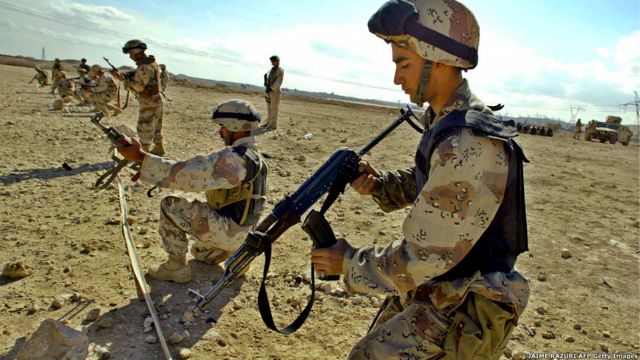 Sẽ hết thời tiểu liên AK? - BBC News Tiếng Việt