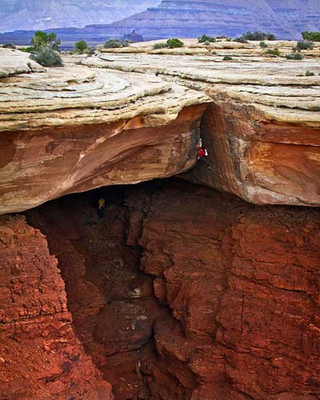 Britânicos fazem escalada pioneira em fenda de montanha em Utah - BBC ...