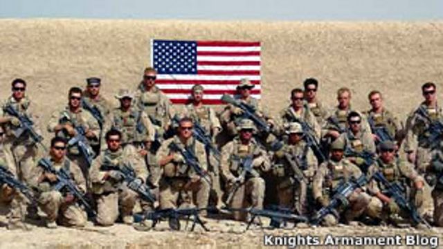 El símbolo nazi de infantes de marina de EE.UU. - BBC News Mundo