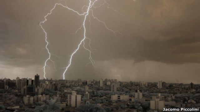 Região Norte tem maior número de mortes por raios no Brasil, diz estudo ...