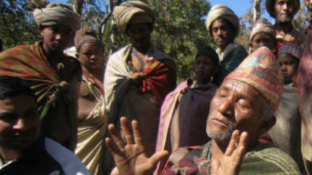 'भाषाओं की क़ब्रगाह बन गया भारत' - BBC News हिंदी