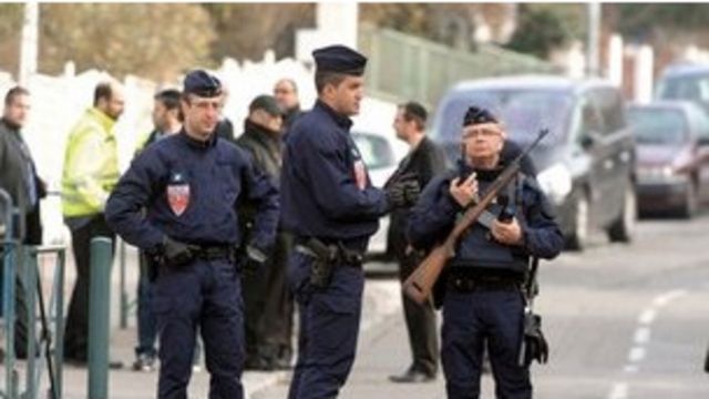 У Франції посилено розшукують убивцю дітей - BBC News Україна