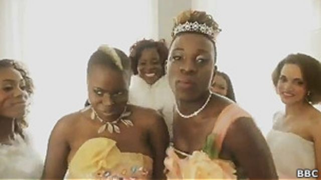 Transexual Titica rouba a cena do kuduro em Angola - BBC News Brasil