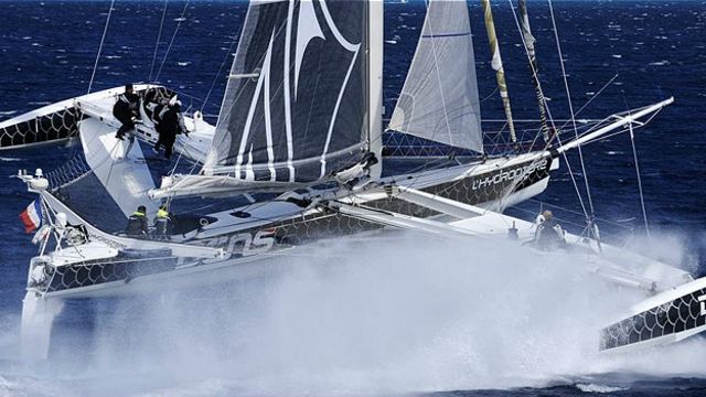 El barco que vuela sobre las olas - BBC News Mundo