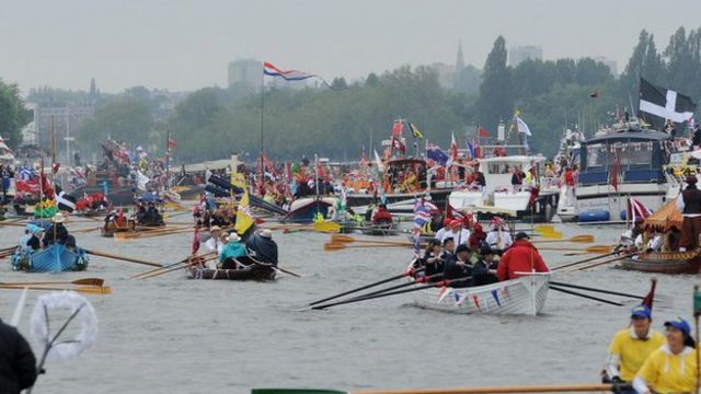 Tamasha la maboti kumpongeza ya Malkia - BBC News Swahili