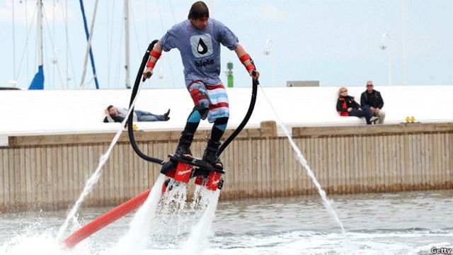 Treading water nghĩa là gì? - BBC News Tiếng Việt