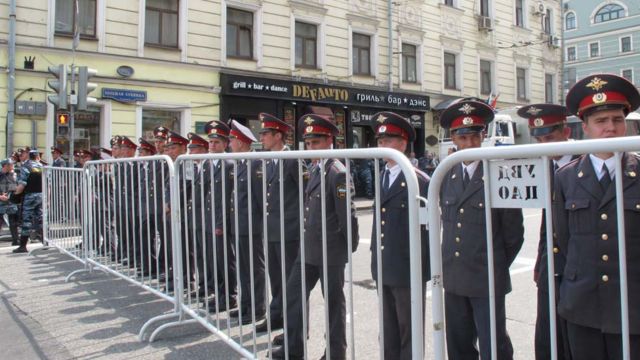 Ảnh: Biểu tình chống chính phủ ở Moscow - BBC News Tiếng Việt
