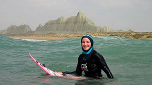 La irlandesa que surfea en Irán - BBC News Mundo