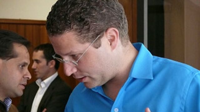 Los ocho hombres que quieren ser presidentes de Ecuador - BBC News Mundo