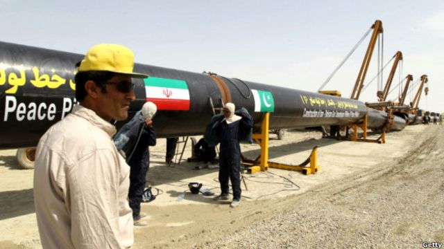 ایران وايي، پاکستان ته ۲ میلیارد ډالر نه ورکوي - BBC News پښتو
