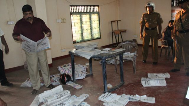 உதயன் பத்திரிகை மீது மீண்டும் தாக்குதல் - BBC News தமிழ்