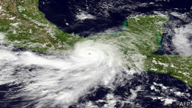 Huracán Bárbara toca tierra en costas del sur de México - BBC News Mundo