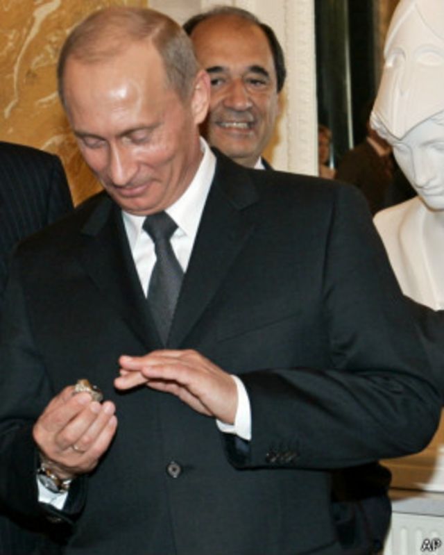 Мог ли Путин украсть кольцо: тонкости протокола - BBC News Русская служба