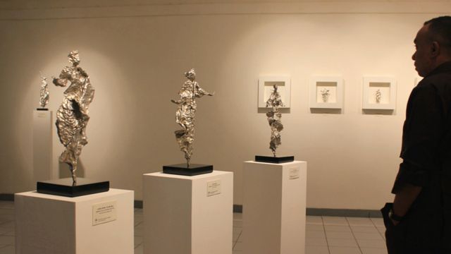 Menarilah bersama Dolorosa Sinaga - BBC News Indonesia