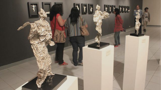 Menarilah bersama Dolorosa Sinaga - BBC News Indonesia