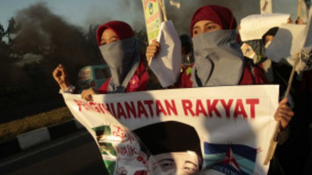 Harga BBM dinaikkan mulai Sabtu - BBC News Indonesia