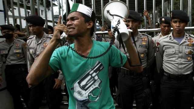 Kenaikan harga BBM di tengah protes - BBC News Indonesia