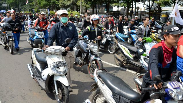 Kenaikan harga BBM di tengah protes - BBC News Indonesia