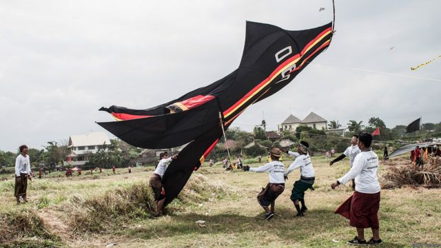 Festival layang-layang Bali - BBC News Indonesia