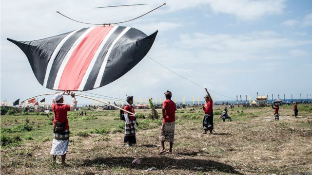 Festival layang-layang Bali - BBC News Indonesia