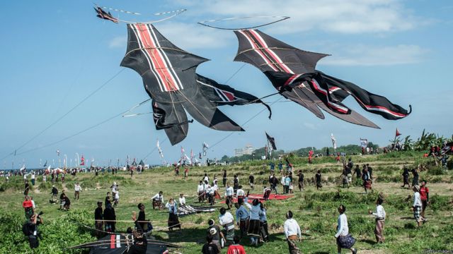 Festival layang-layang Bali - BBC News Indonesia