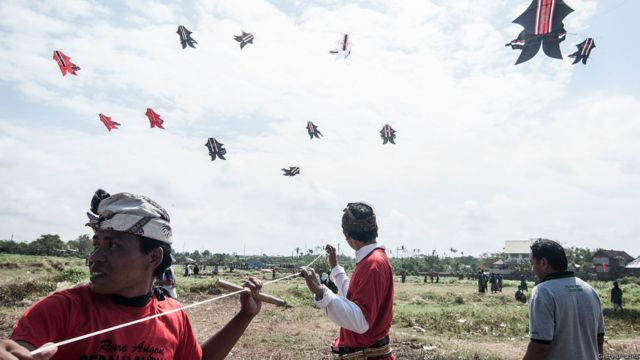 Festival layang-layang Bali - BBC News Indonesia