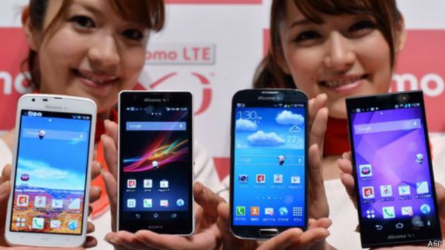 Penjualan telepon pintar lewati telepon biasa - BBC News Indonesia