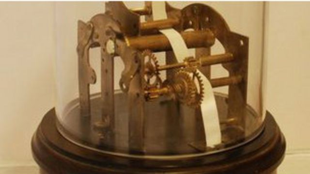 Cetak tweet dengan mesin telegraf kuno - BBC News Indonesia