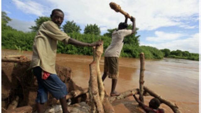Fatahaadda webiga Shabeelle oo khatar ku haysa Jowhar - BBC News Somali