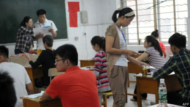 Penghormatan atas guru di Cina tertinggi - BBC News Indonesia