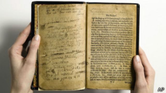 Kitab Mazmur tercatat sebagai buku paling mahal - BBC News Indonesia