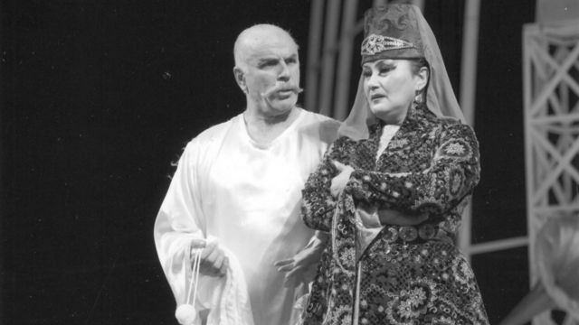 Azərbaycan teatrı tarixi səhnə şəkillərində: 1930-2012 - BBC News ...