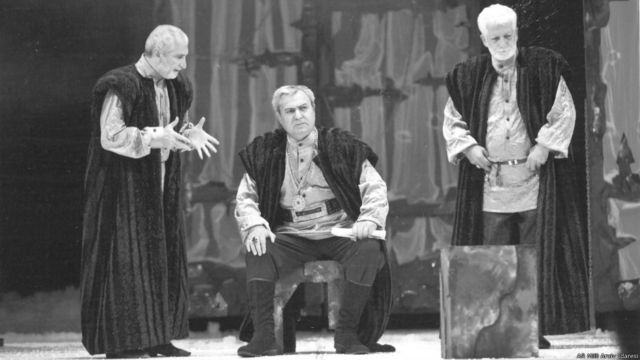 Azərbaycan teatrı tarixi səhnə şəkillərində: 1930-2012 - BBC News ...